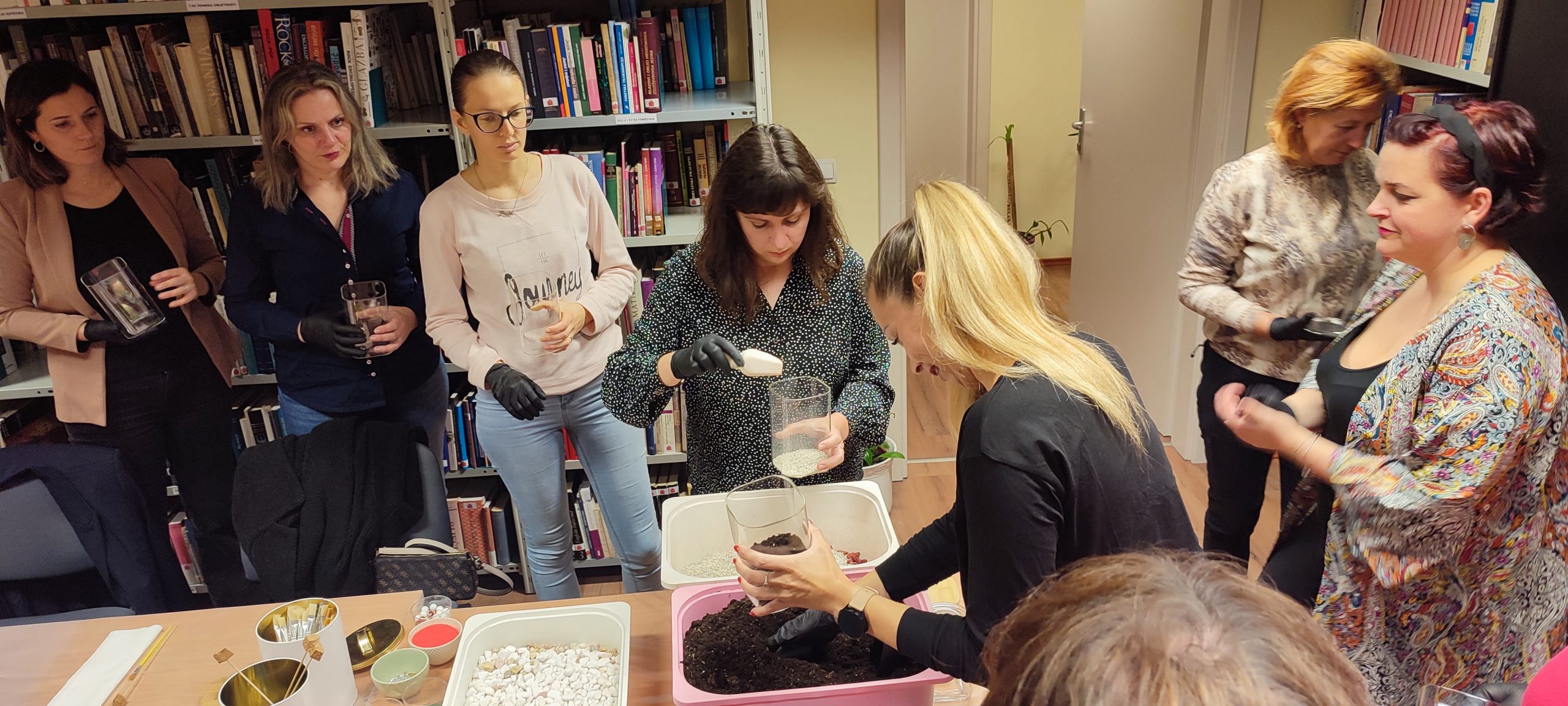 [FOTO] Mali zatvoreni vrtovi koji se održavaju sami: Ovo je sjajna ...